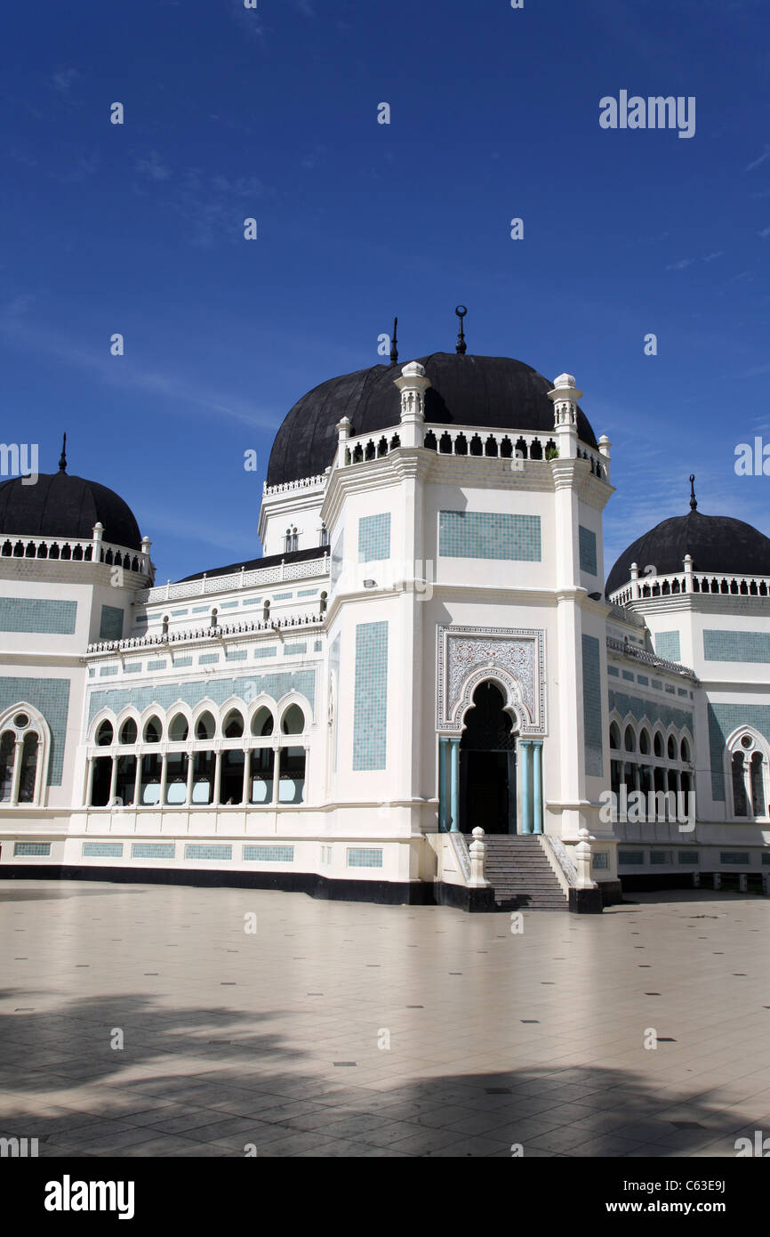 Mesjid Raya Medan Mosque in Medan, Sumatra Stock Photo - Alamy