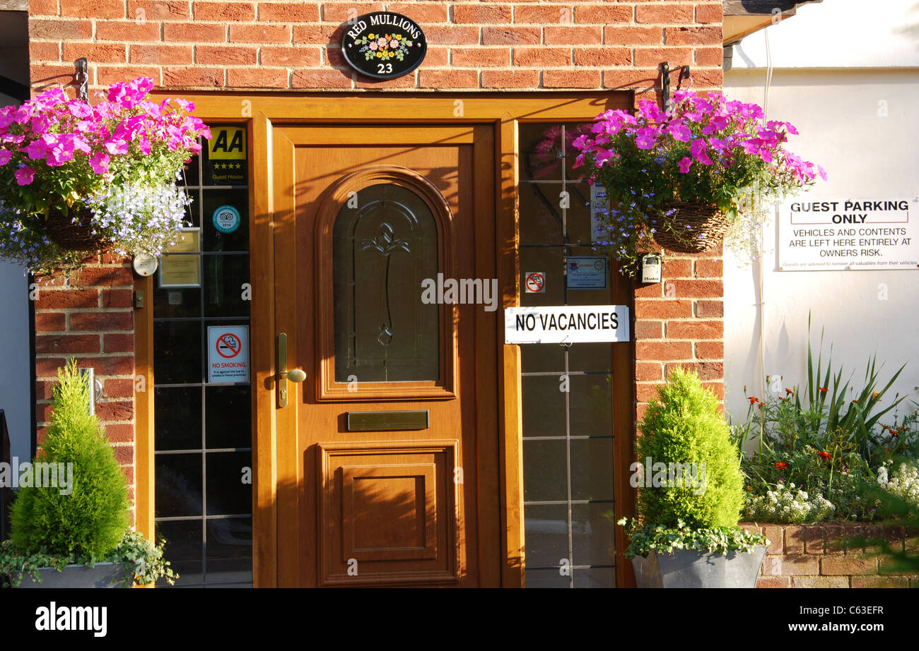 Home welcoming guests flower hi-res stock photography and images - Alamy