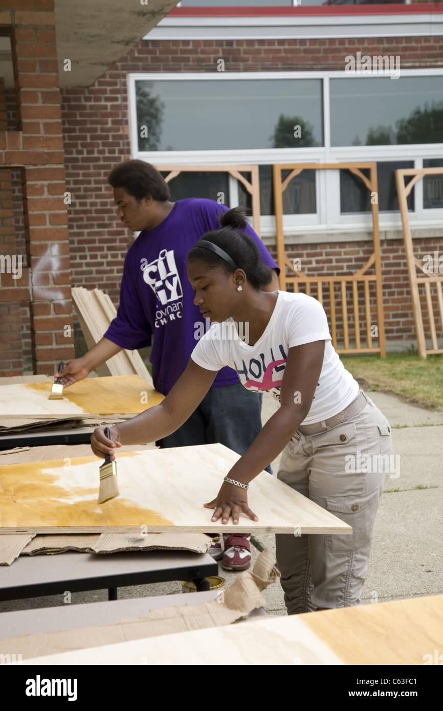 "Brightening Brightmoor" neighborhood summer project employs local ...