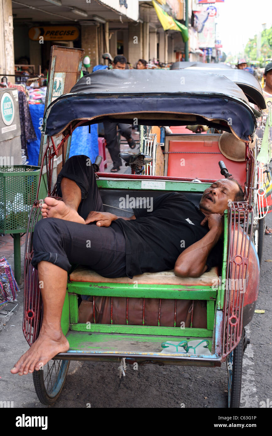 Man sleeping in his rickshaw on Jalan Malioboro Stock Photo - Alamy