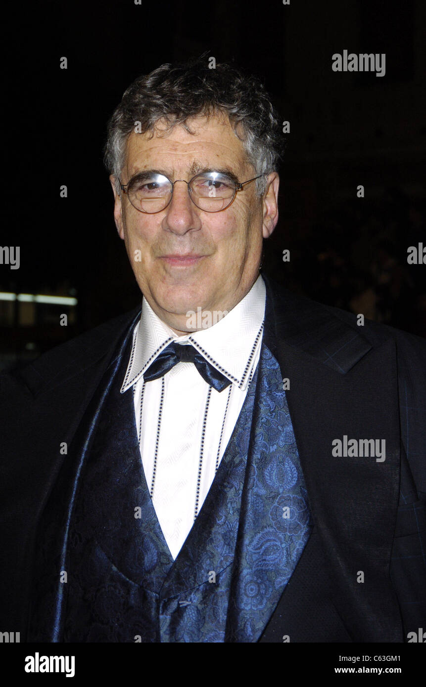 Elliott Gould at the premiere of OCEAN'S TWELVE in Los Angeles ...