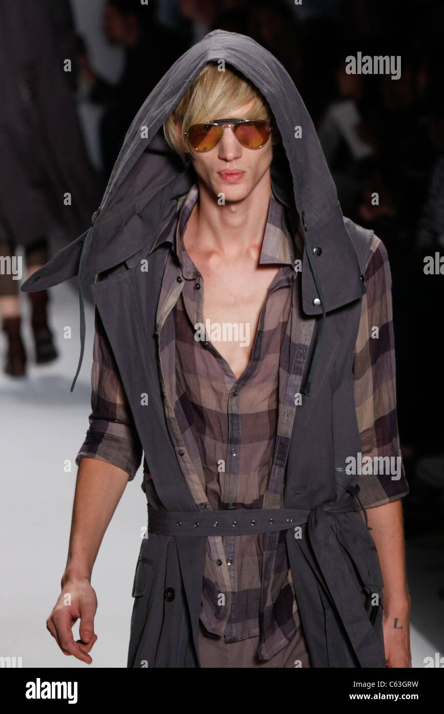Runway model on the runway for Nicholas K Spring/Summer 2011 Fashion ...