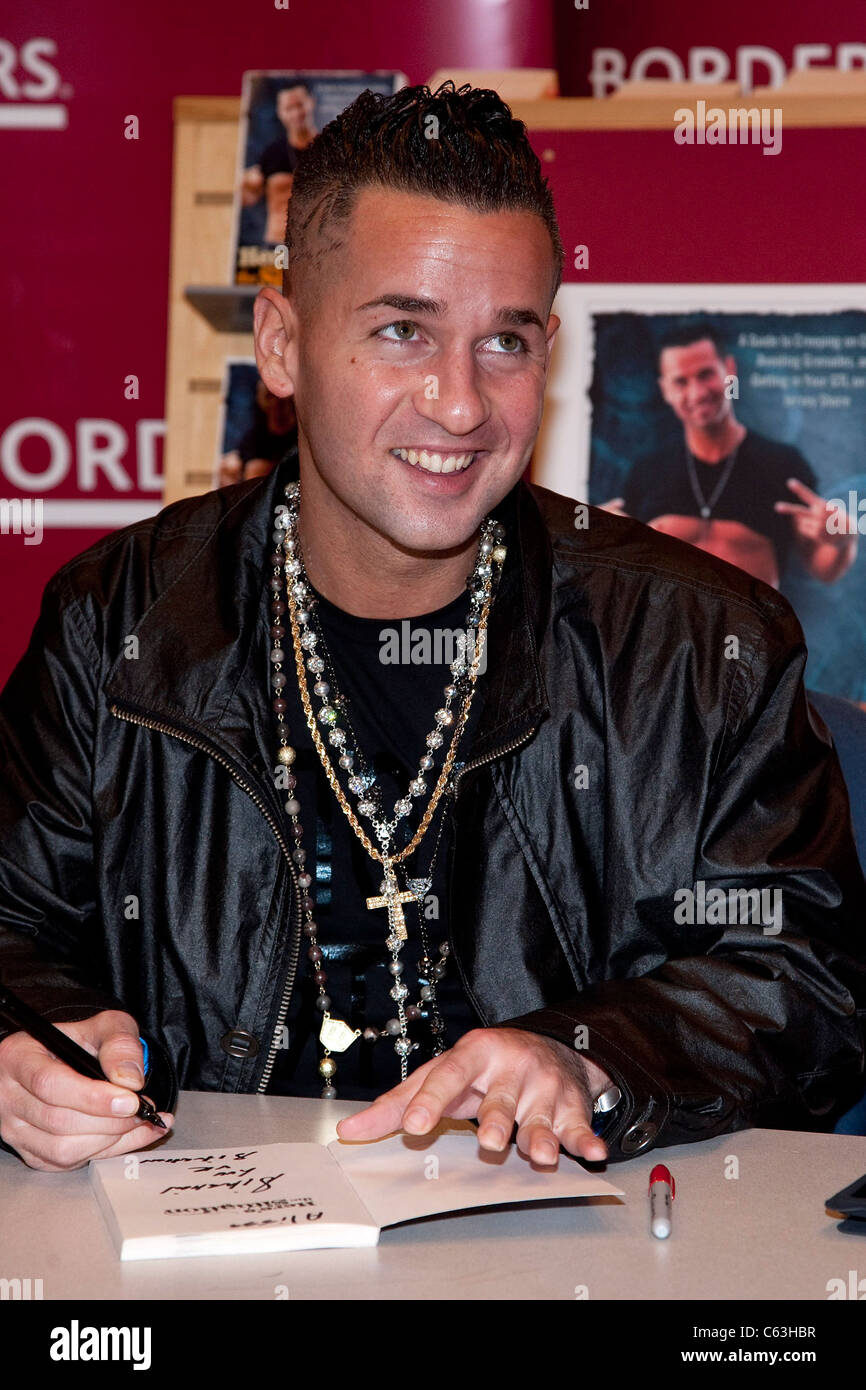 Mike 'The Situation' Sorrentino at in-store appearance for Mike THE ...