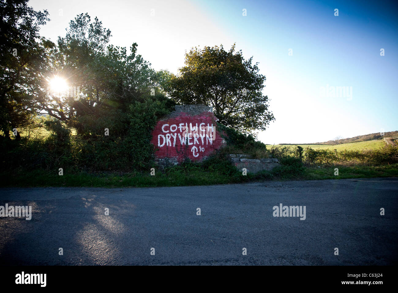 Slogan Graffiti Wales Wall High Resolution Stock Photography and Images ...