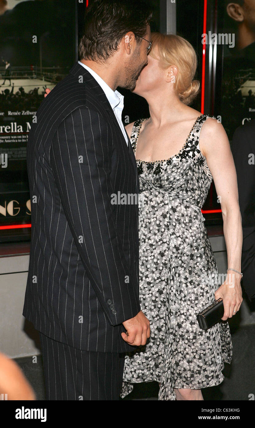 Russell Crowe, Renee Zellweger at arrivals for Cinderella Man Premiere ...