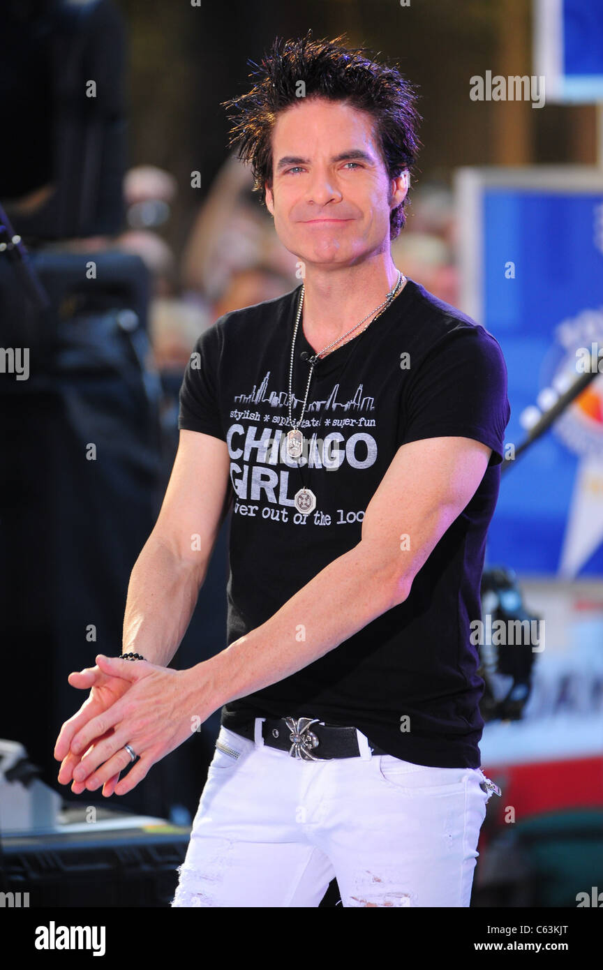 Patrick Monahan on stage for NBC Today Show Concert with TRAIN ...