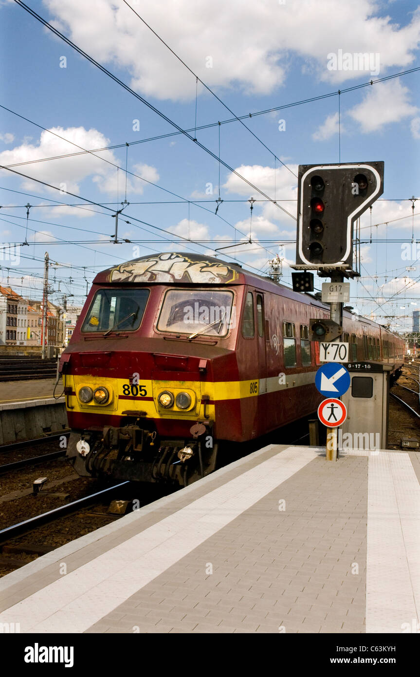 sncb,type AM75 EMU,805,brussel zuid,belgium Stock Photo - Alamy