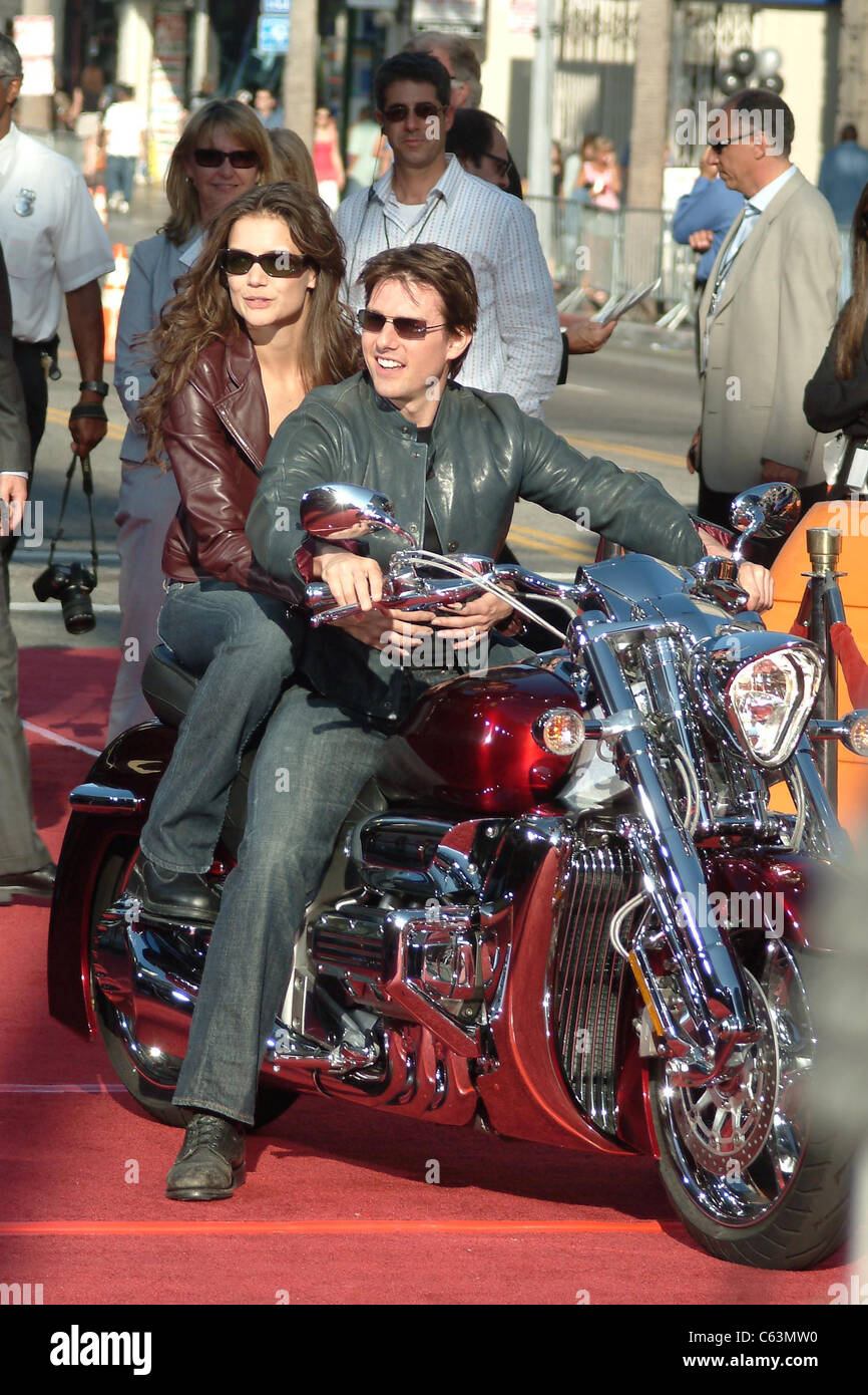 Tom Cruise, Katie Holmes at arrivals for War of the Worlds Premiere ...