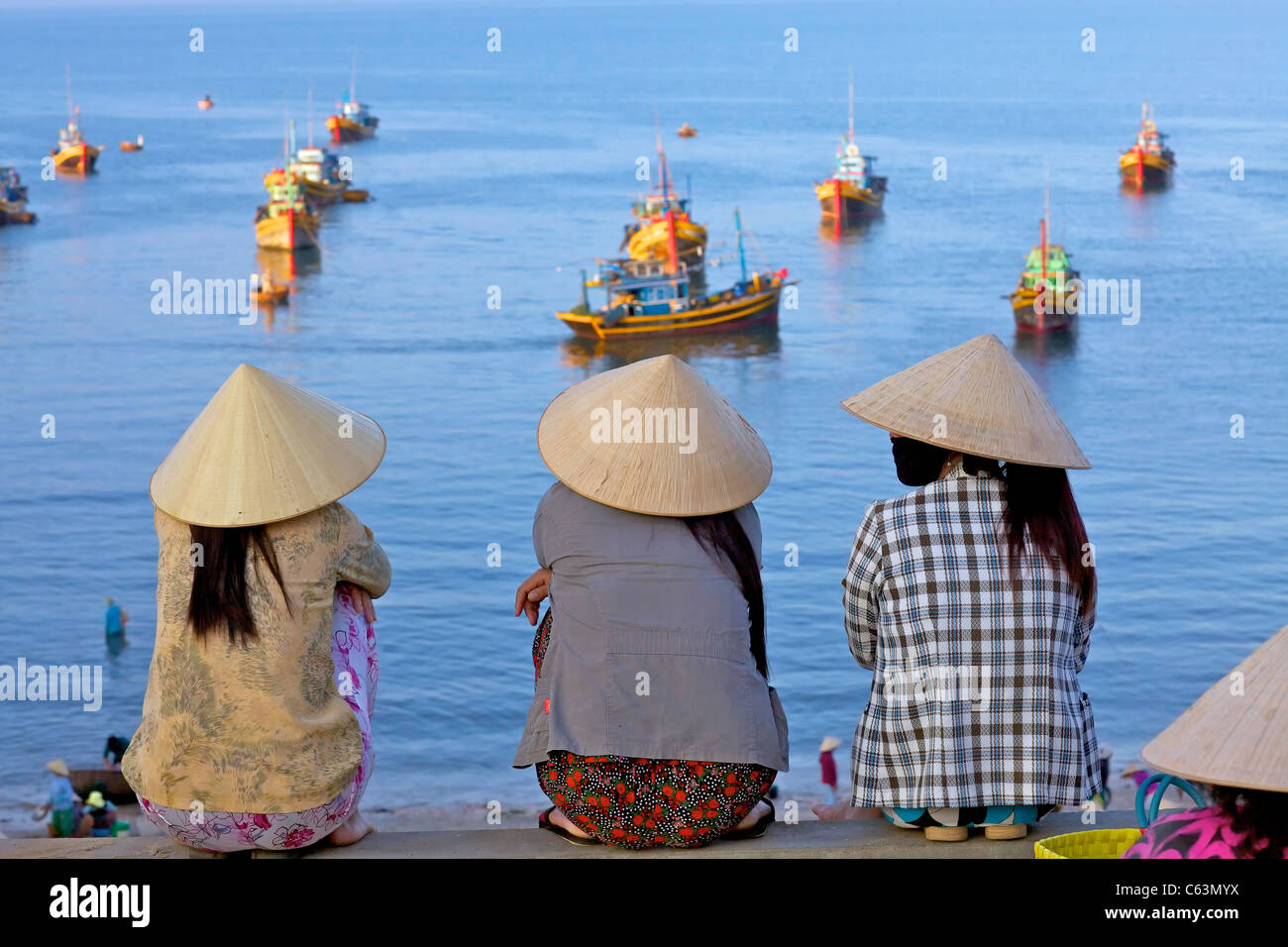 Three vietnamese women hi-res stock photography and images - Alamy