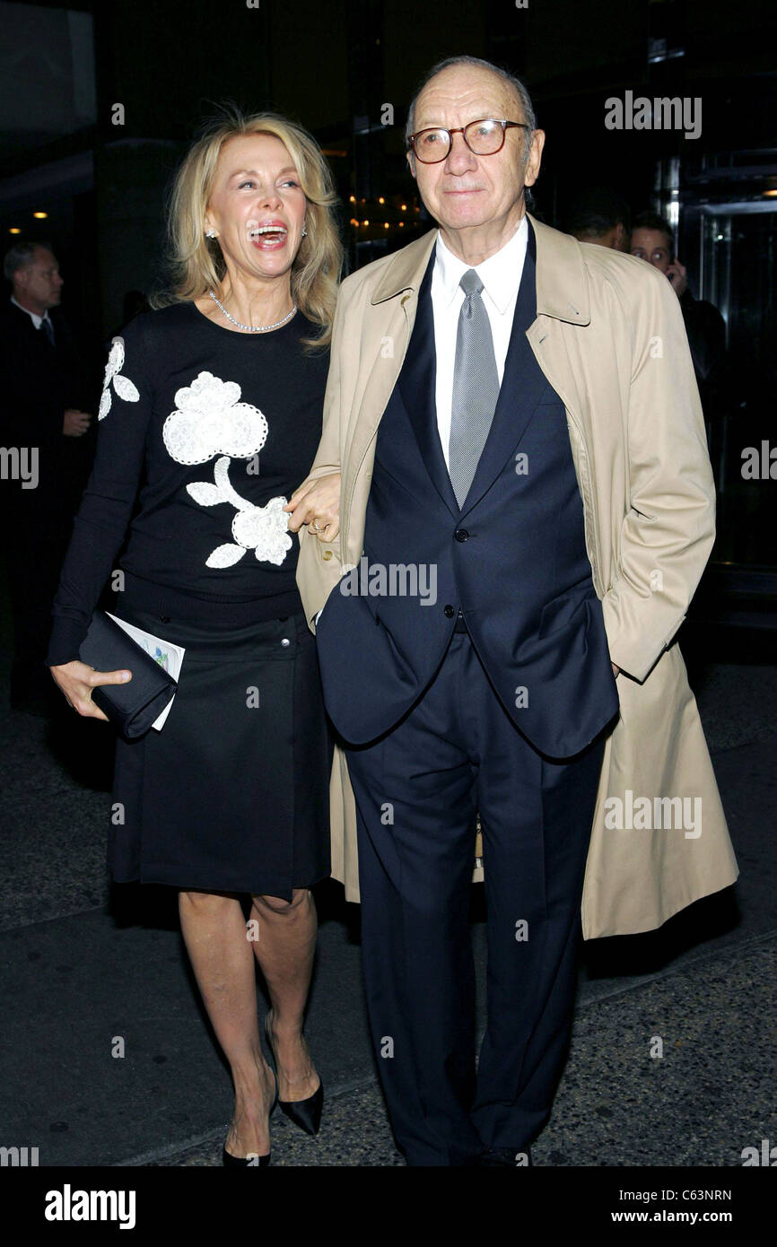 Red carpet couple hi-res stock photography and images - Alamy