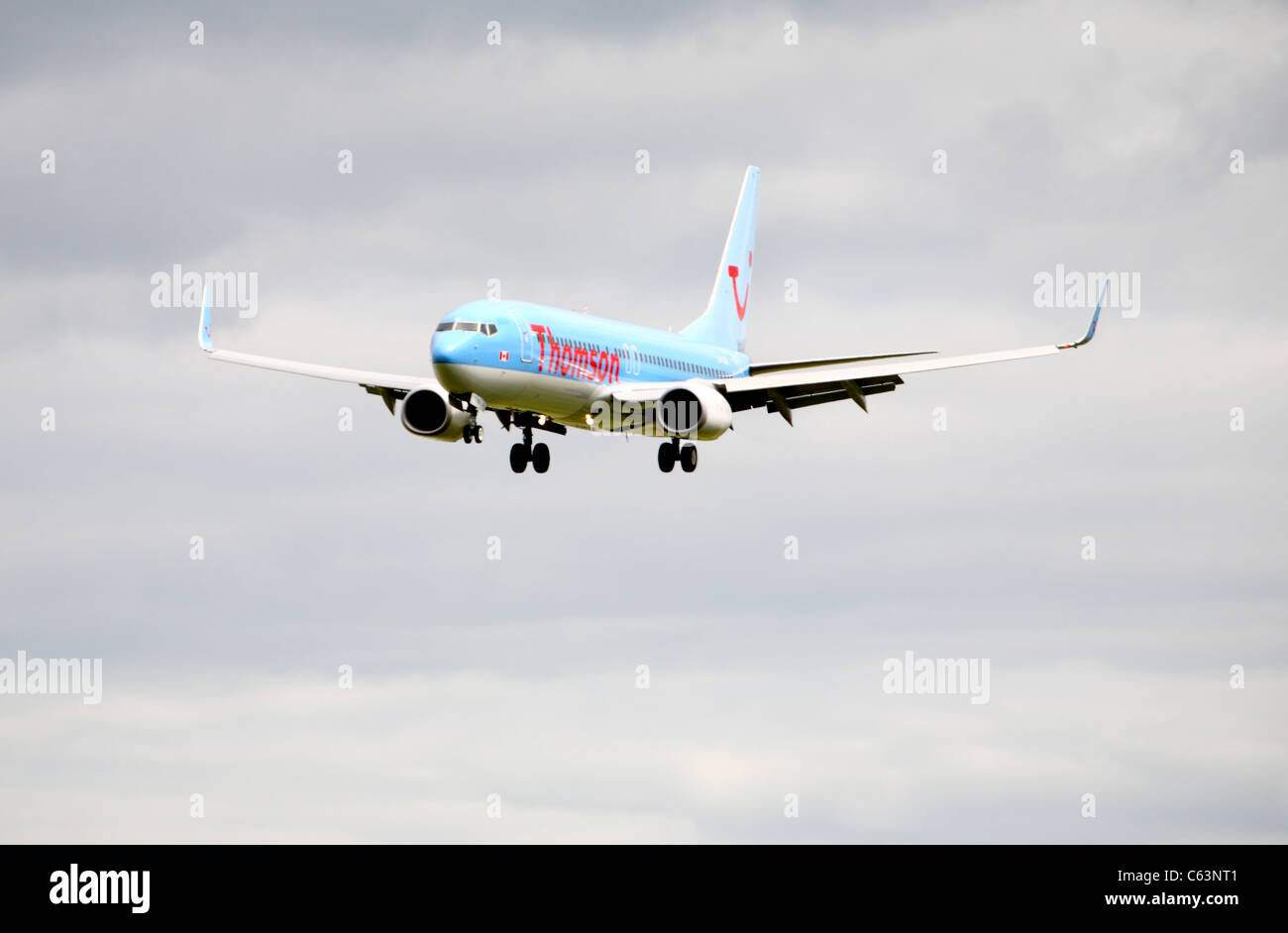 Boeing 737 800 landing hi-res stock photography and images - Alamy
