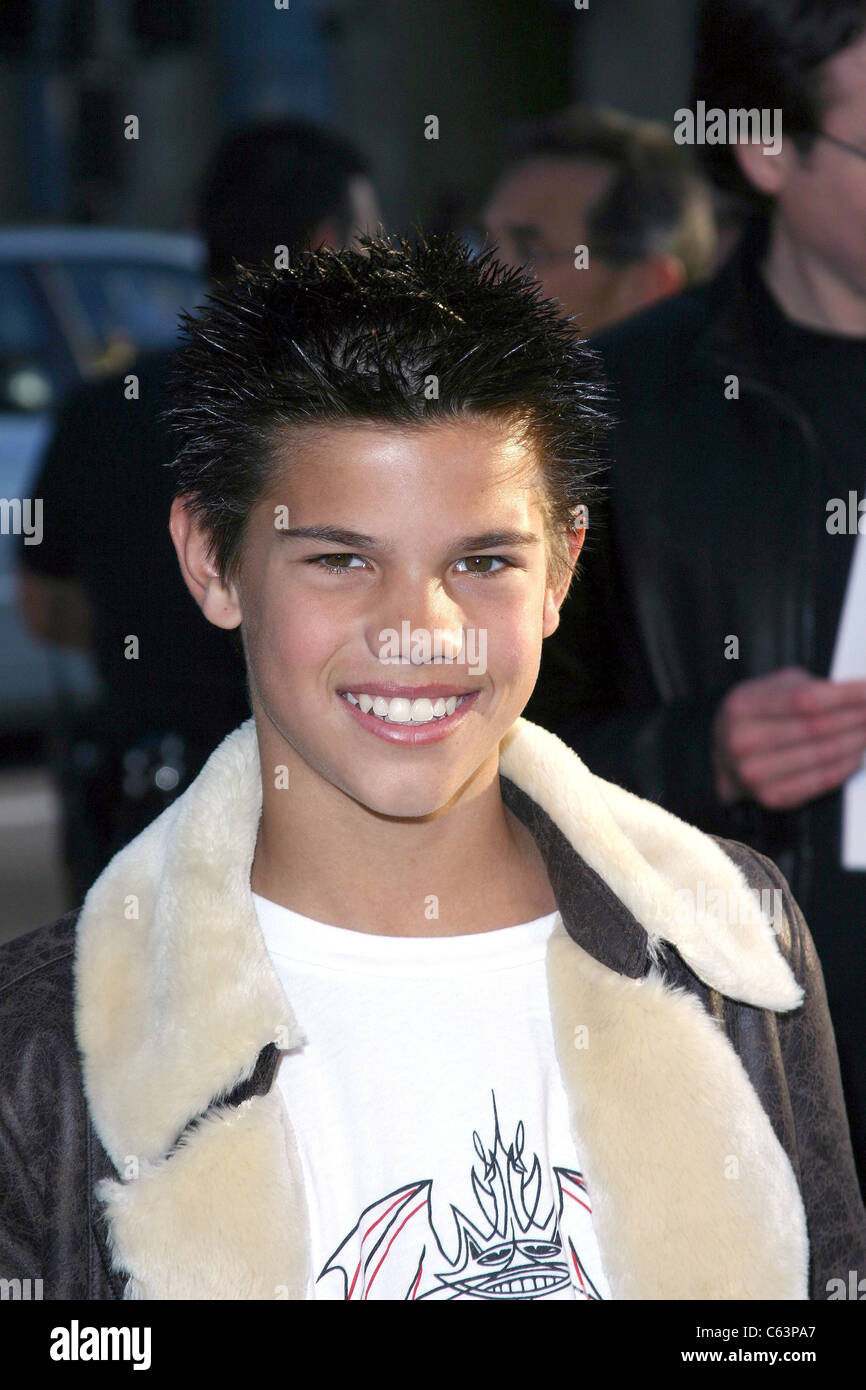 Taylor Lautner at arrivals for SAHARA Premiere, Grauman's Chinese ...
