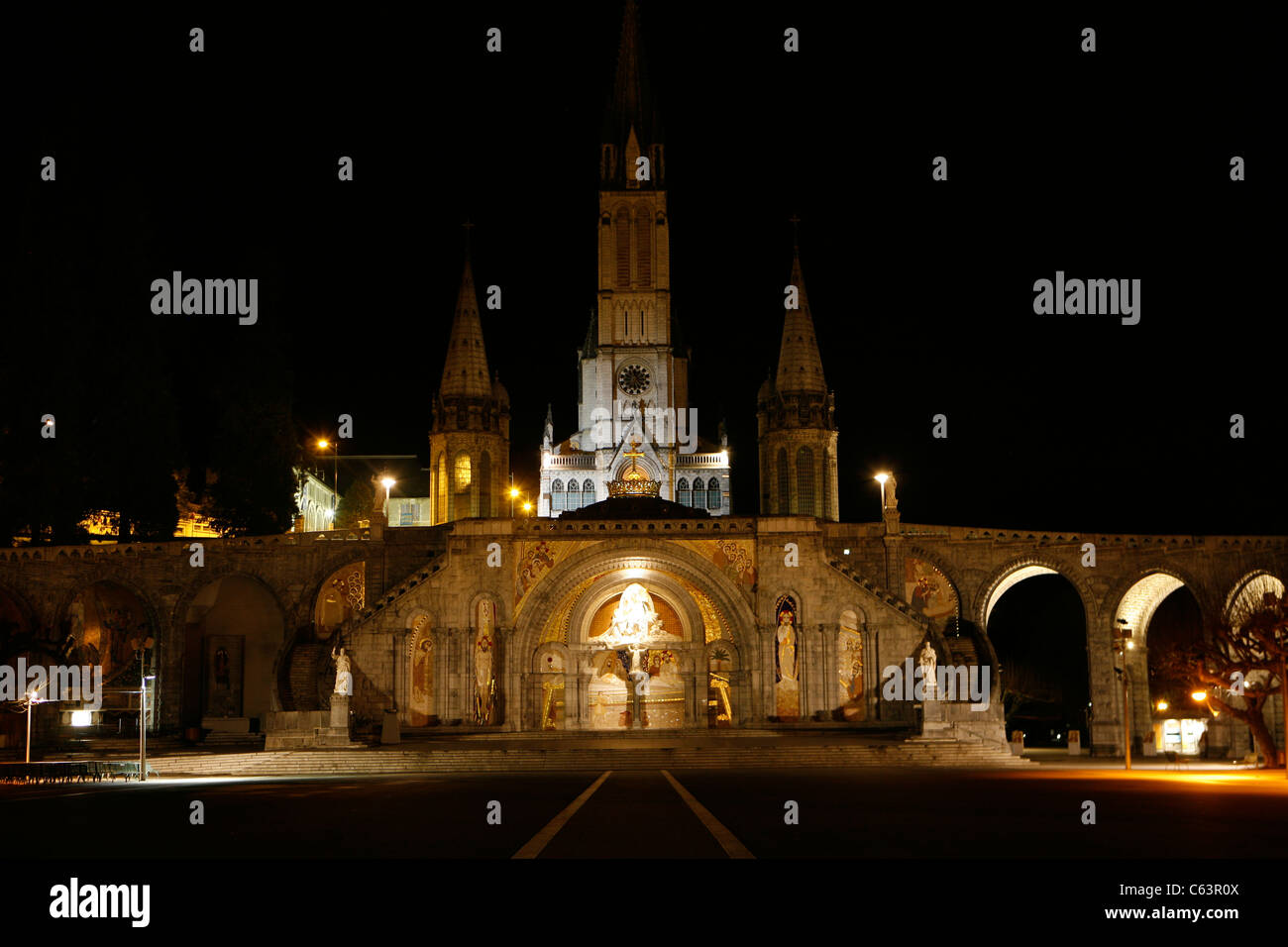 Pilgrimage lourdes hi-res stock photography and images - Alamy