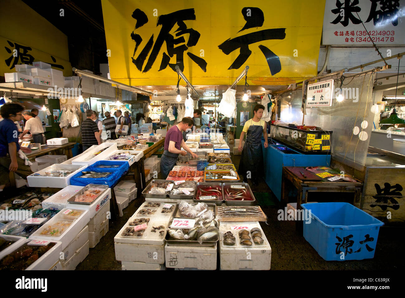 Seafood vendors at the Tsukiji Wholesale Seafood and Fish Market in ...