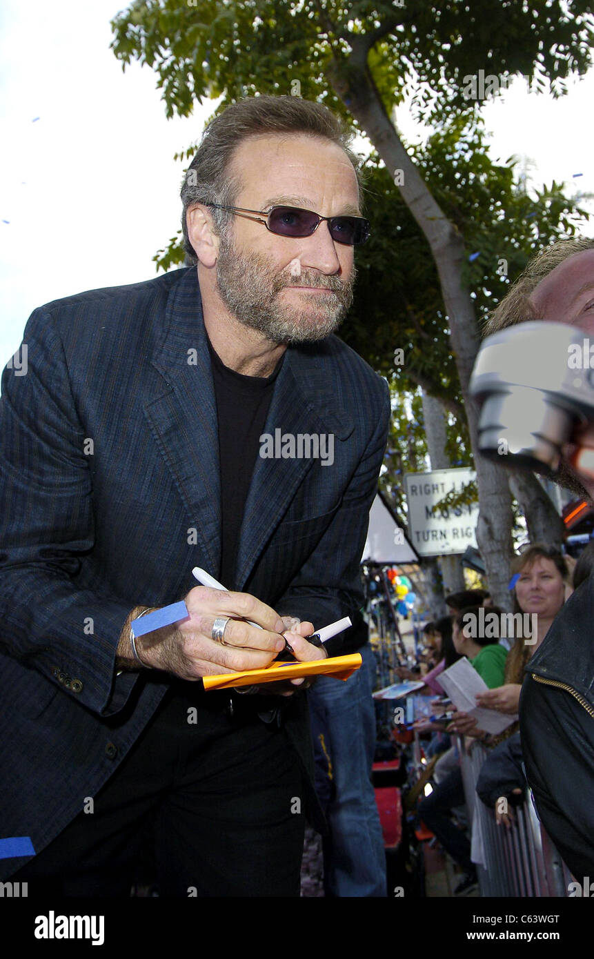Robin Williams at arrivals for ROBOTS Premiere, Mann Village Theater ...