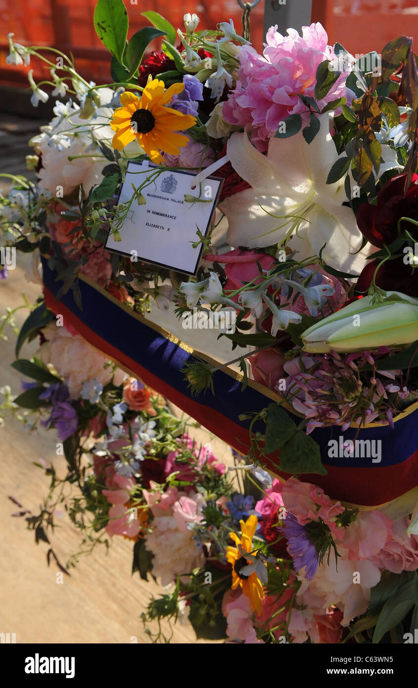 Memorial flower arrangement in attendance for Queen Elizabeth II Visits ...