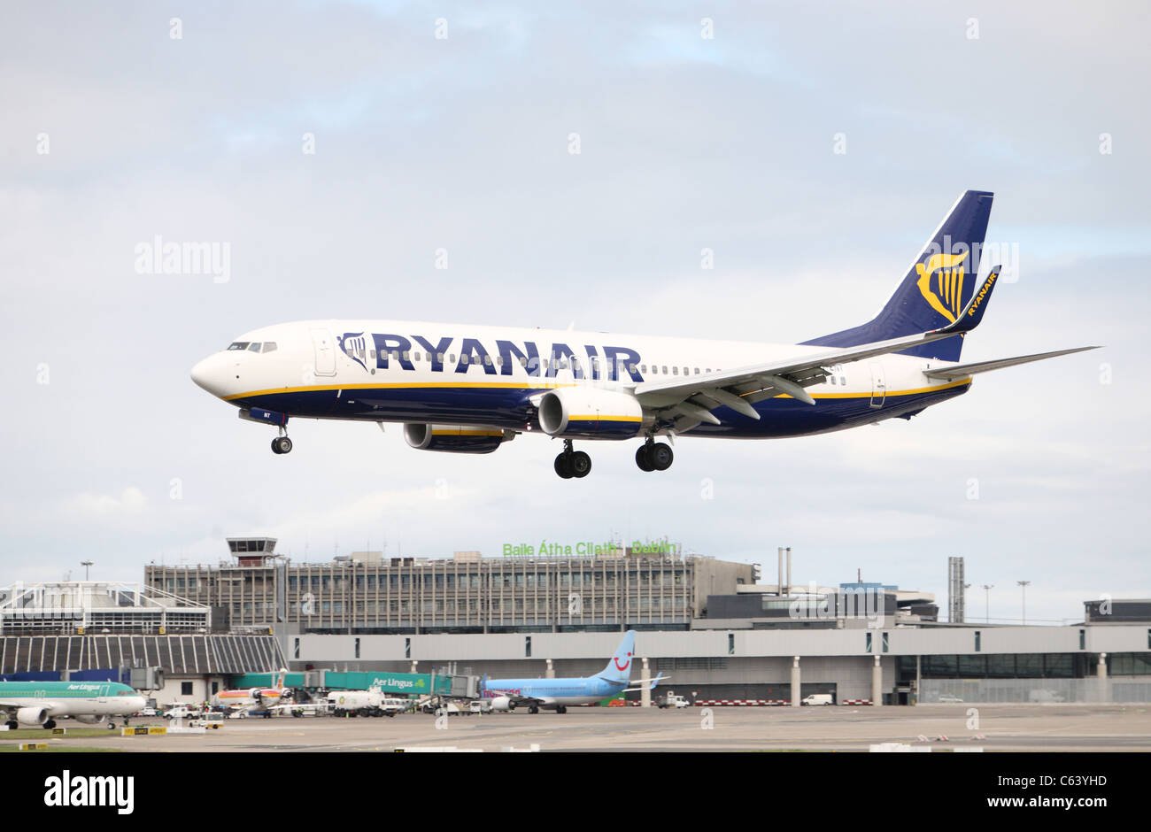 Ryanair logo harp airline hi-res stock photography and images - Alamy