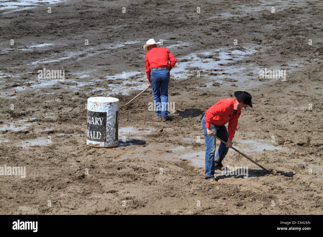Mud muddy rain rainy hi-res stock photography and images - Alamy