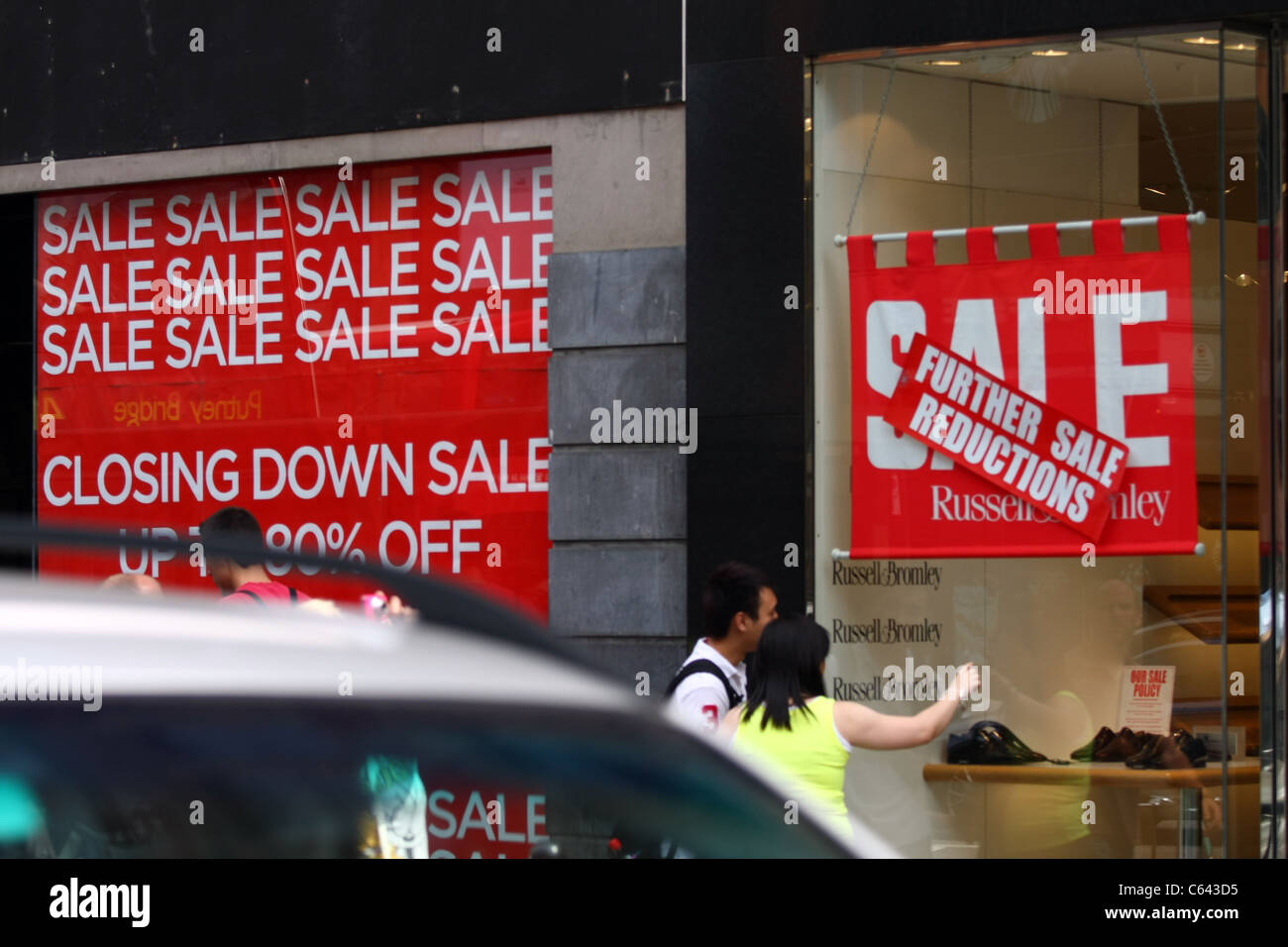 a sale sign in a shop window showing closing down Stock Photo - Alamy