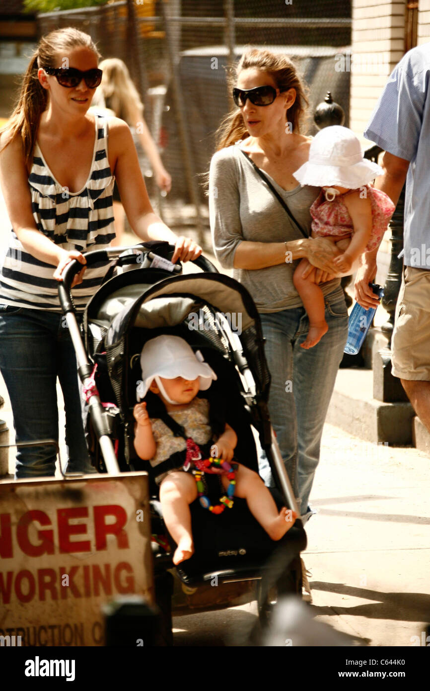 Sarah Jessica Parker walking with her twins Tabitha and Marion in New ...