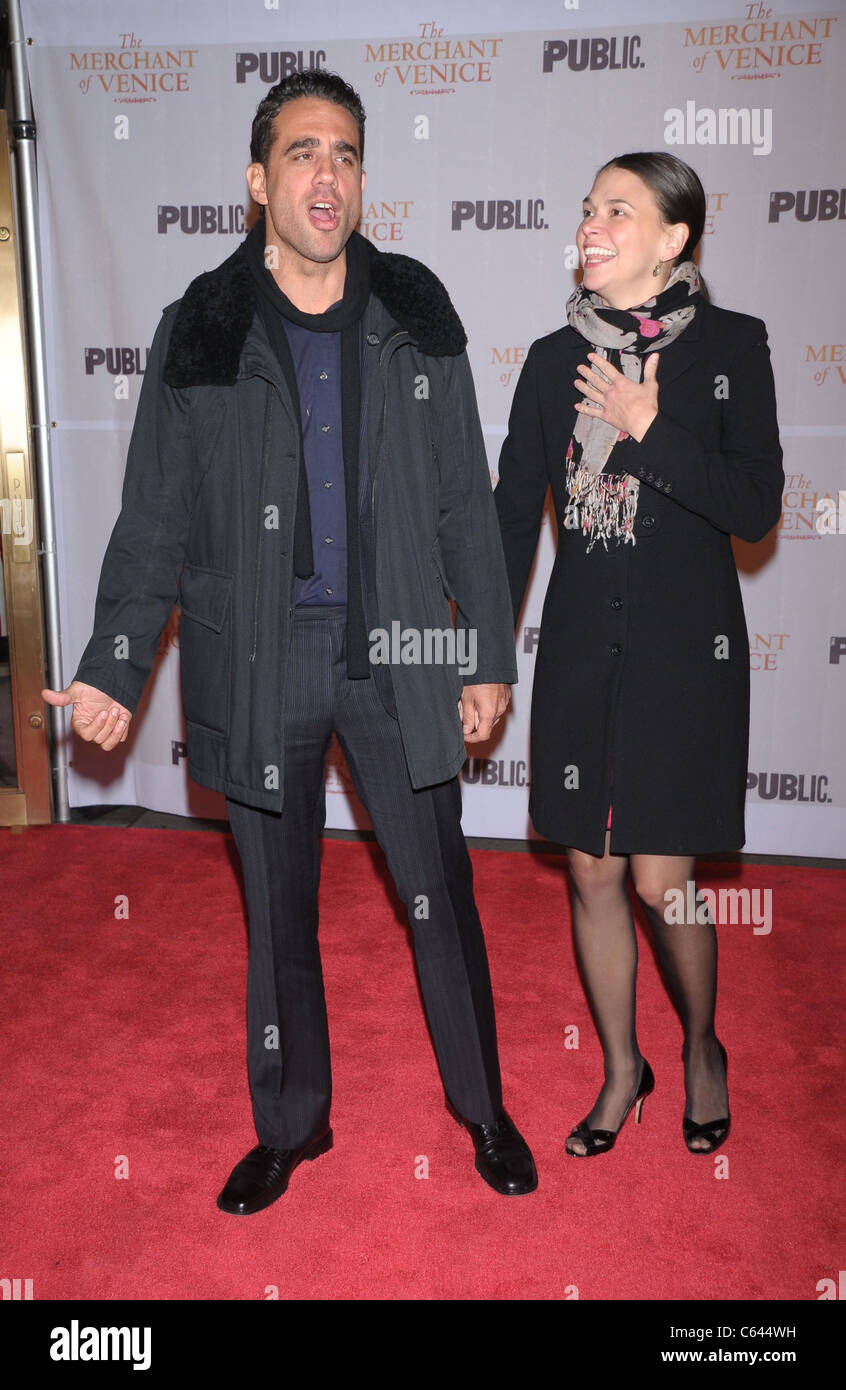 Sutton foster and bobby cannavale hi-res stock photography and images ...