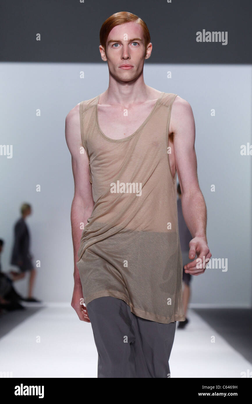 Male model on fashion show hi-res stock photography and images - Alamy