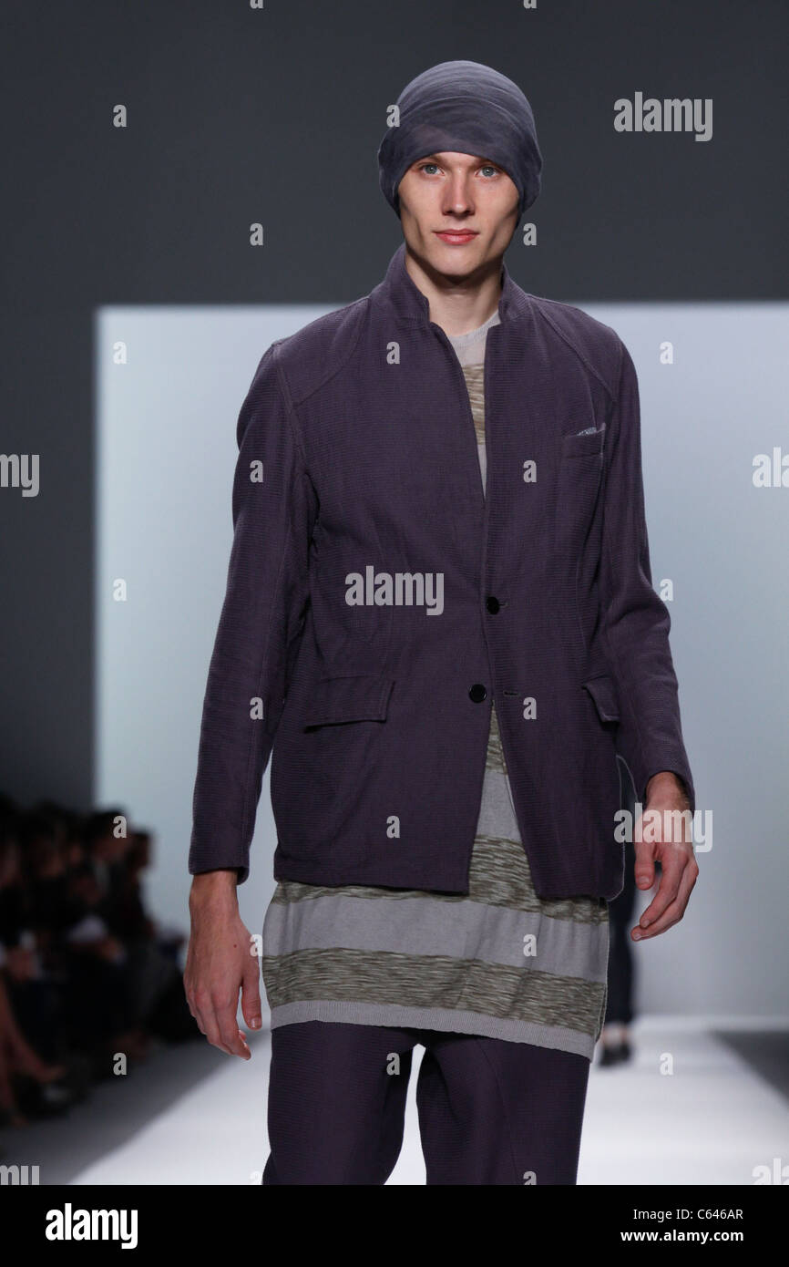 2010 new york fashion week spring summer collection hi-res stock ...