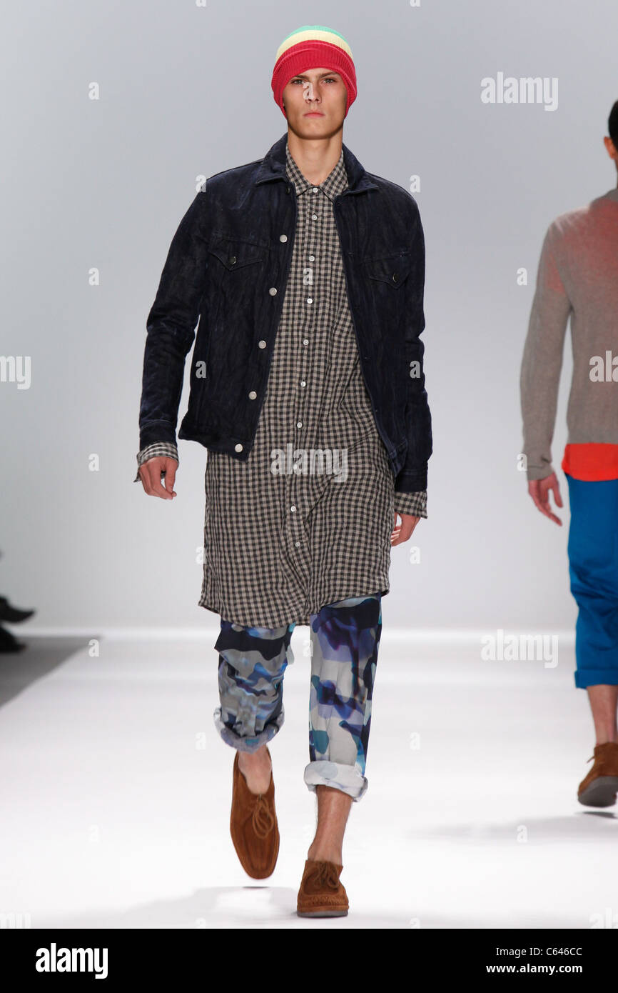 2010 new york fashion week spring summer collection hi-res stock ...
