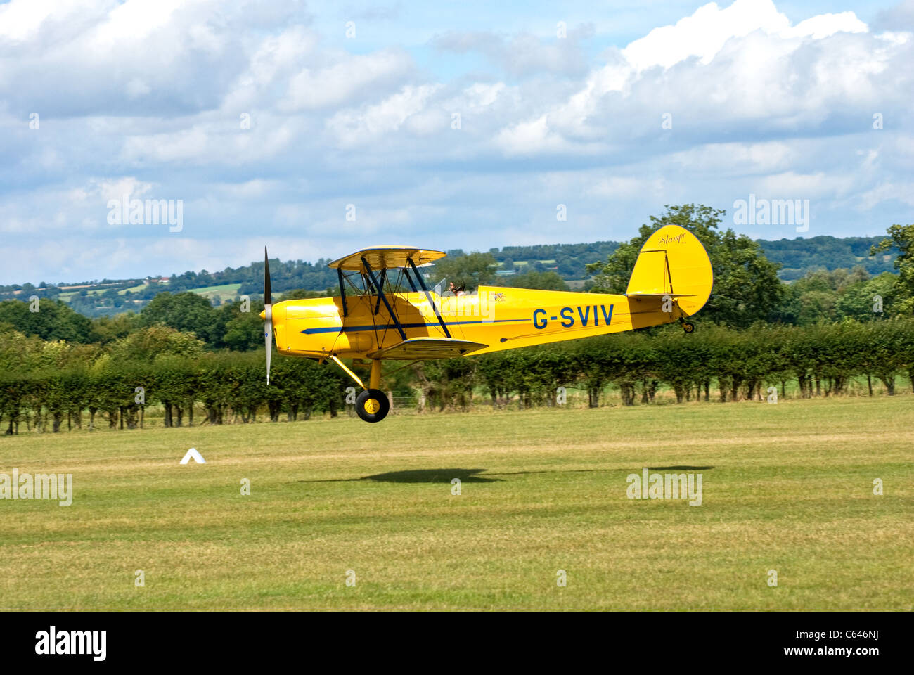 Bi plane landing hi-res stock photography and images - Alamy