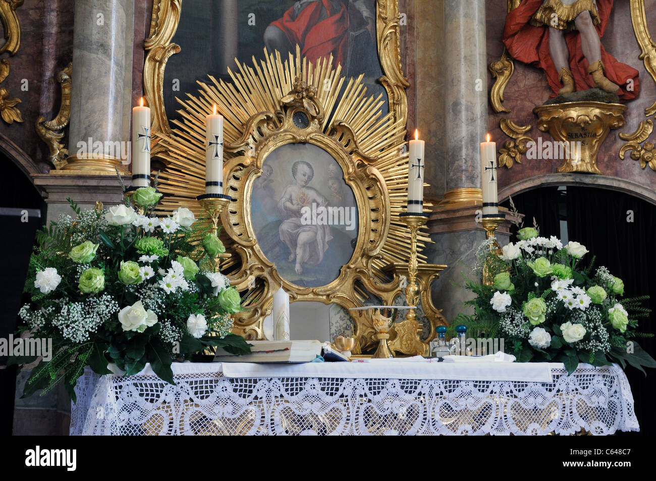 decorated altar in gothic cathedral Stock Photo - Alamy