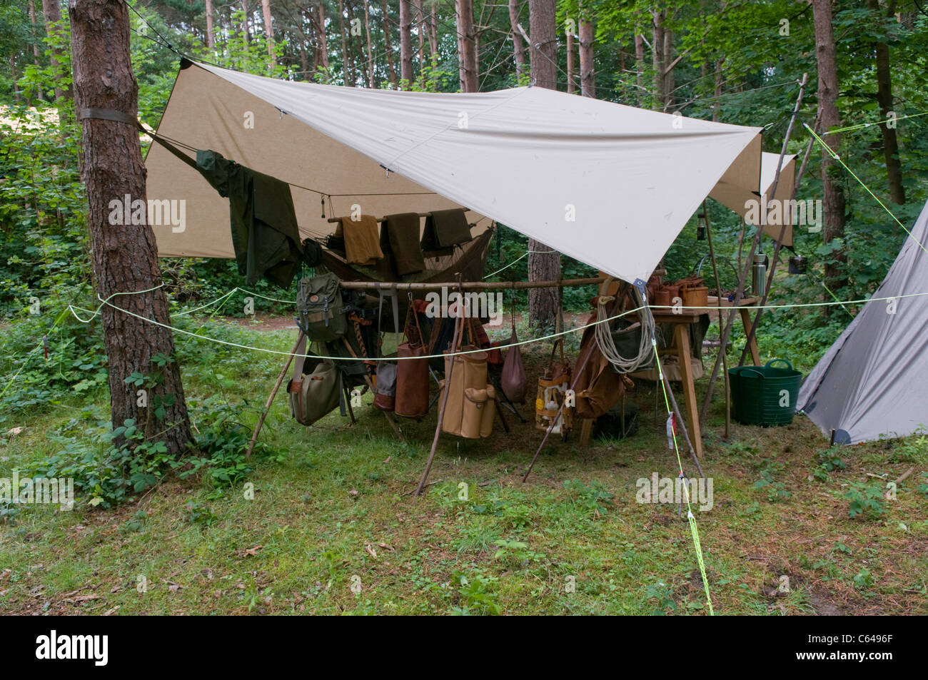 Bushcraft hi-res stock photography and images - Alamy