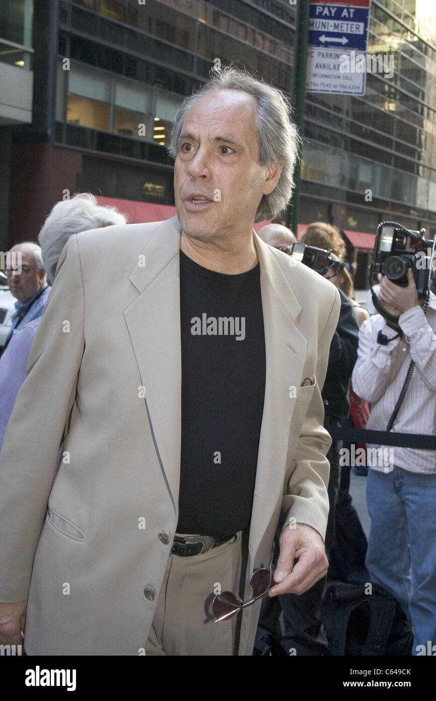 Robert Klein at arrivals for DEDICATION OR THE STUFF OF DREAMS Opening ...