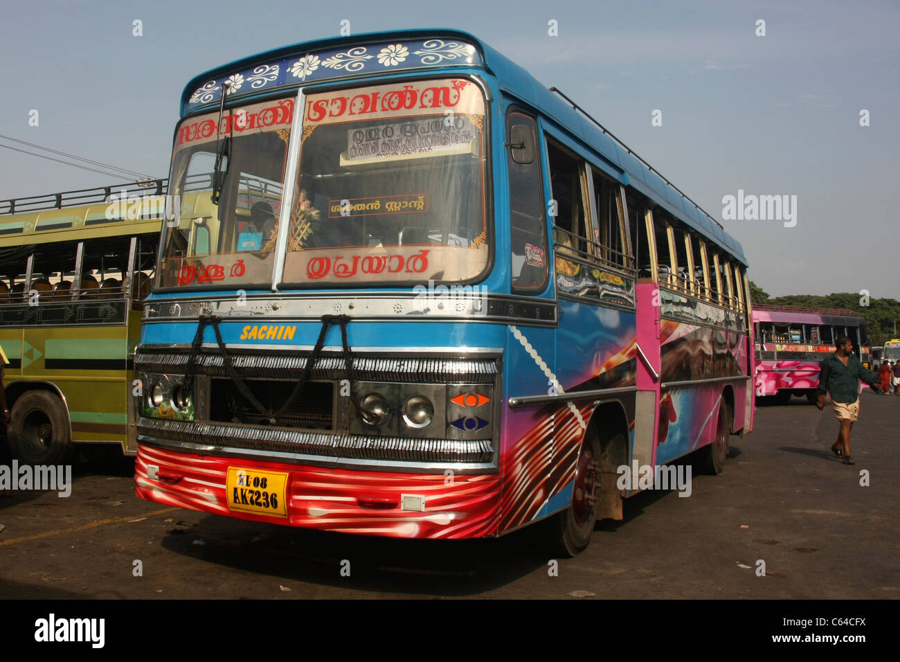 India buses hi-res stock photography and images - Alamy