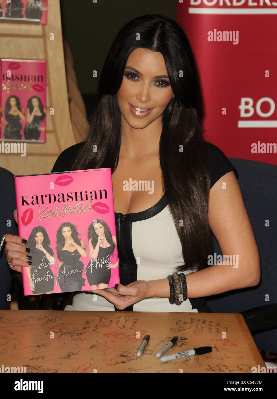 Kim Kardashian at in-store appearance for KARDASHIAN KONFIDENTIAL Book ...