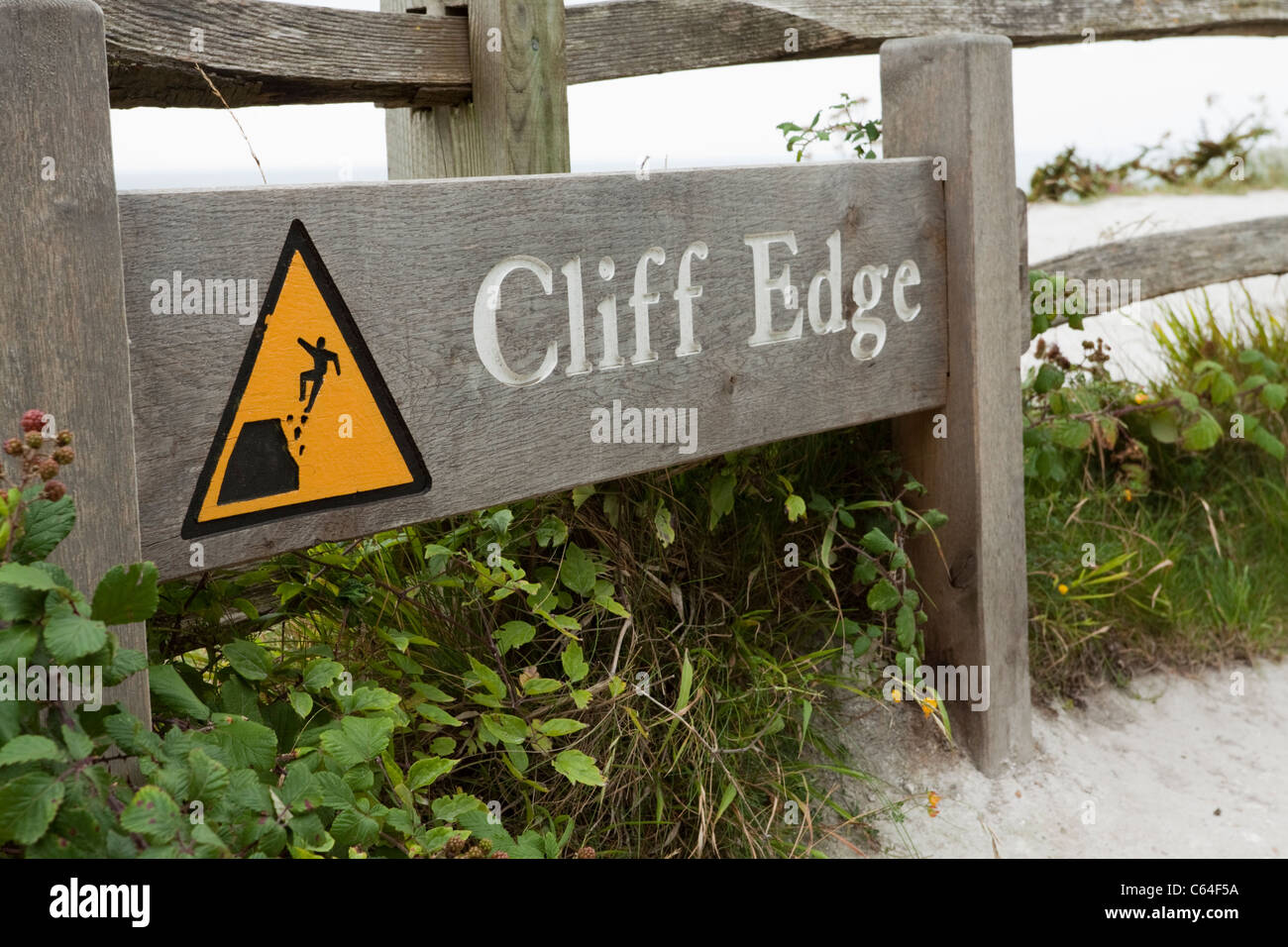 Danger beware cliff edge sign hi-res stock photography and images - Alamy