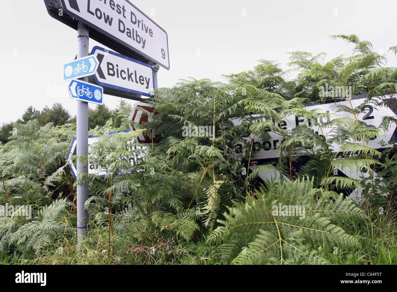 Yorkshire village signs hi-res stock photography and images - Alamy