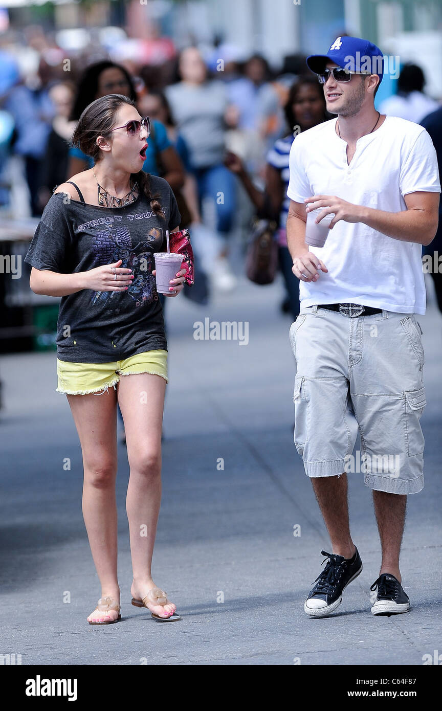 Roxy olin alex lobel walk hi-res stock photography and images - Alamy