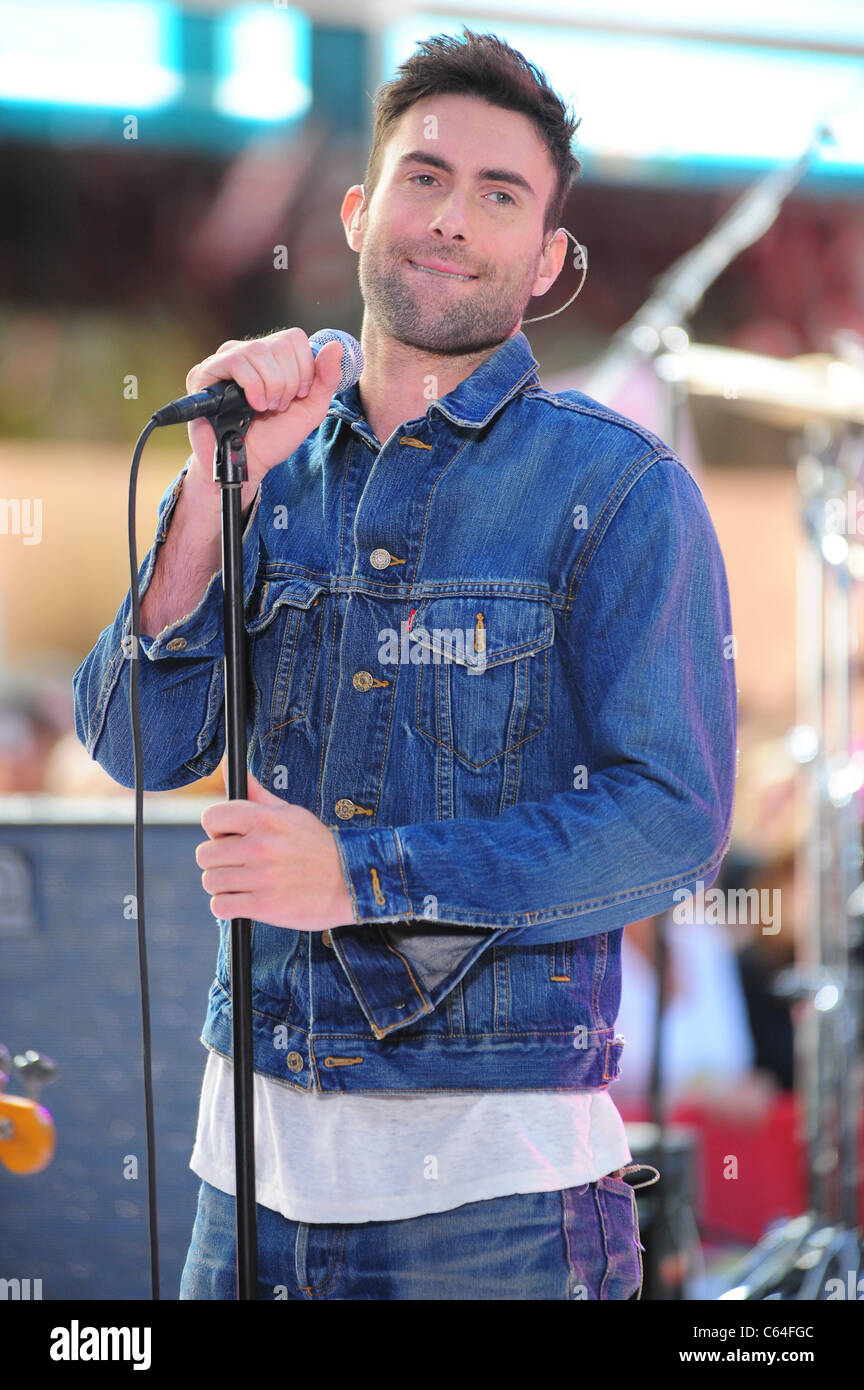 Adam levine on stage nbc hi-res stock photography and images - Alamy