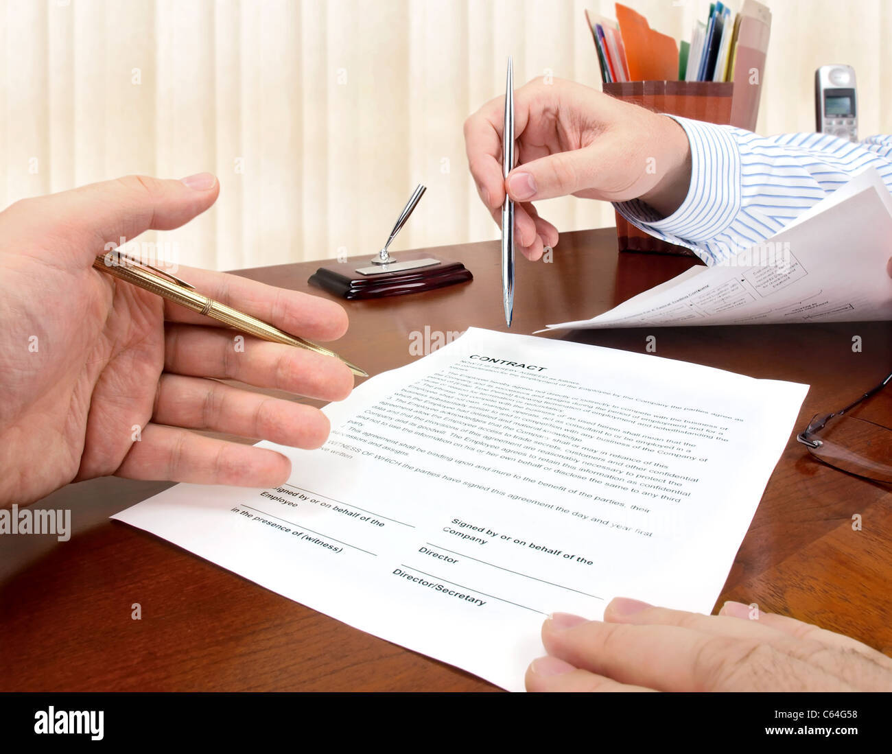 Male hands with pens signing a contract Stock Photo - Alamy