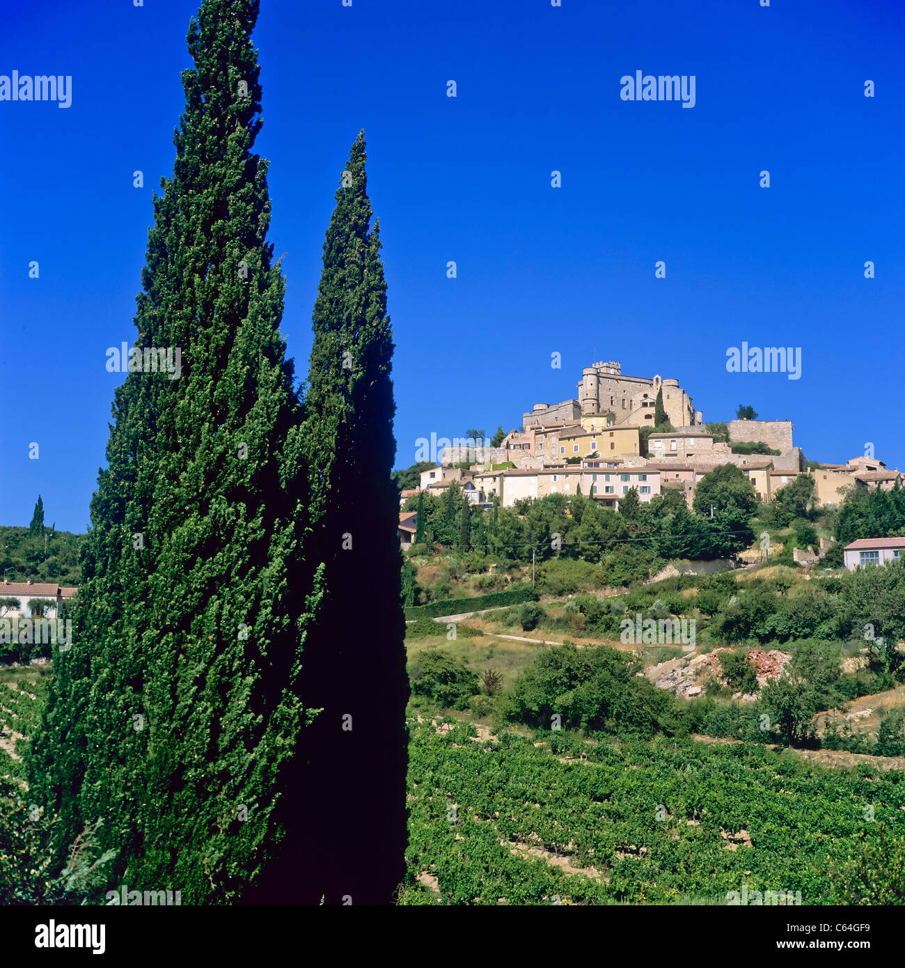 "Château du Barroux" castle 12th century, "Le Barroux" perched Stock ...