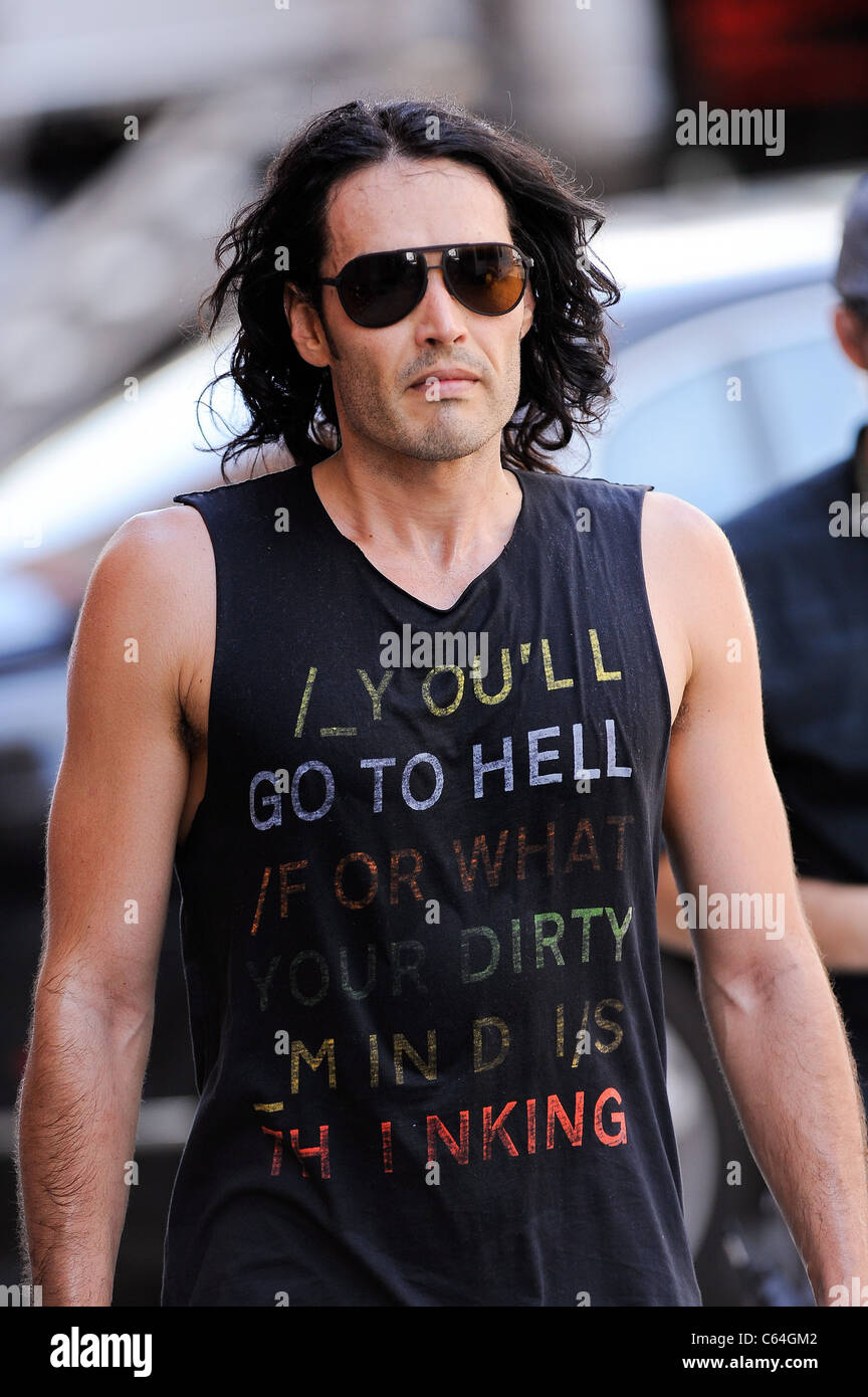 Russell Brand, excercises on the 'Arthur' movie set in Chelsea out and ...
