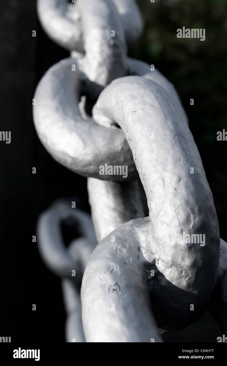 Heavy duty chain hi-res stock photography and images - Alamy