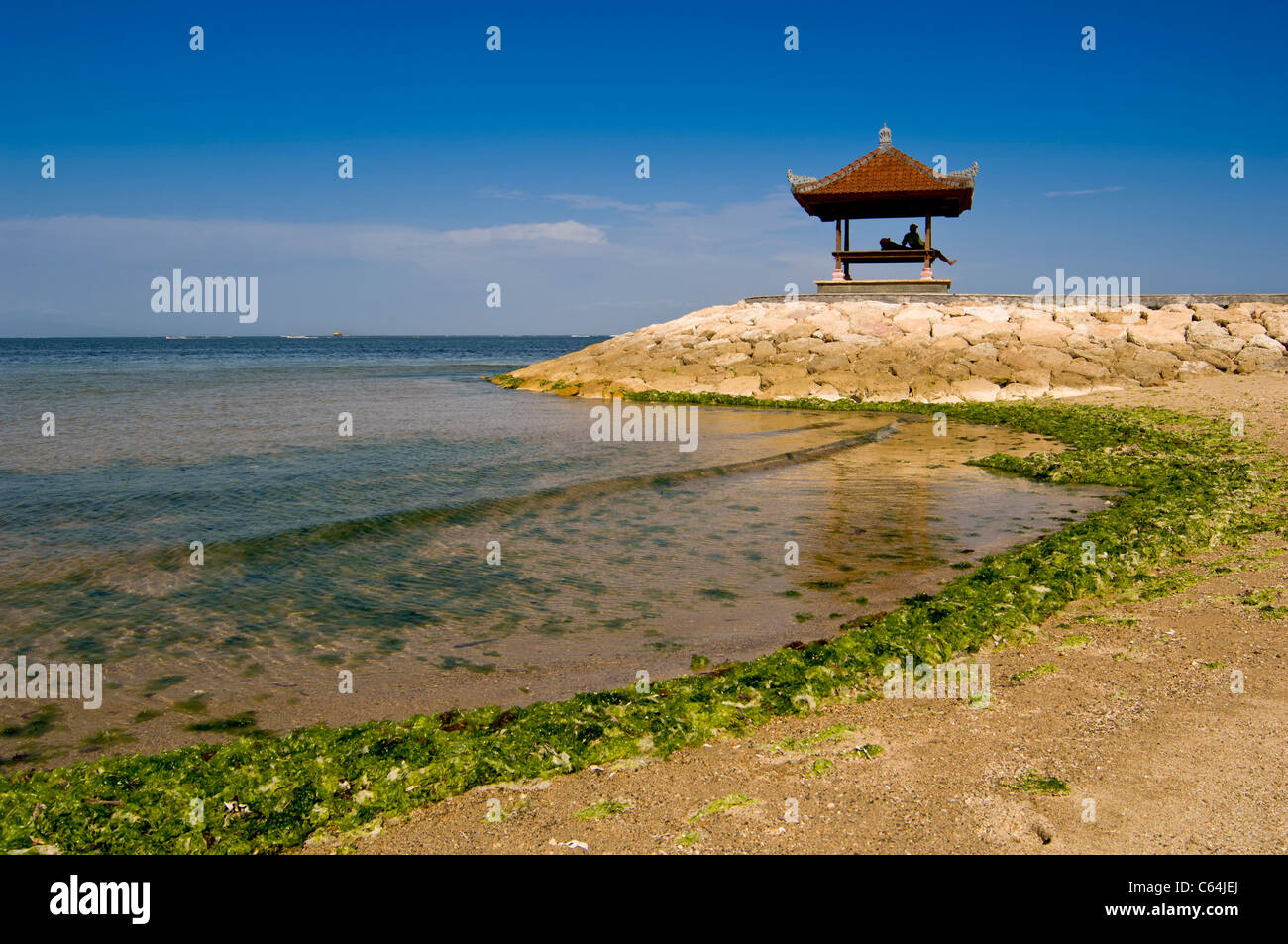 Open sided hut hi-res stock photography and images - Alamy