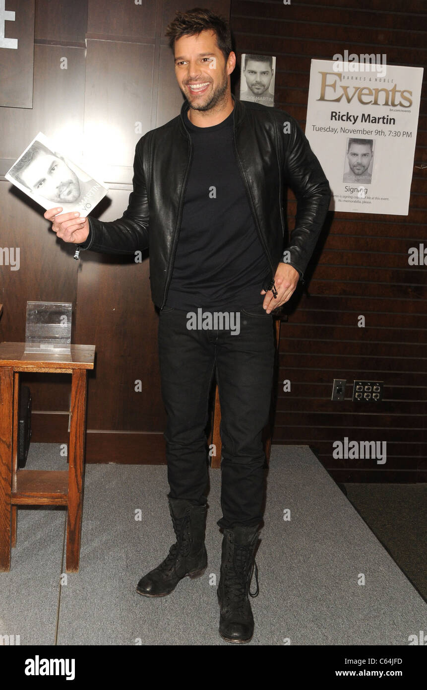 Ricky Martin at in-store appearance for Ricky Martin Book Signing for ...