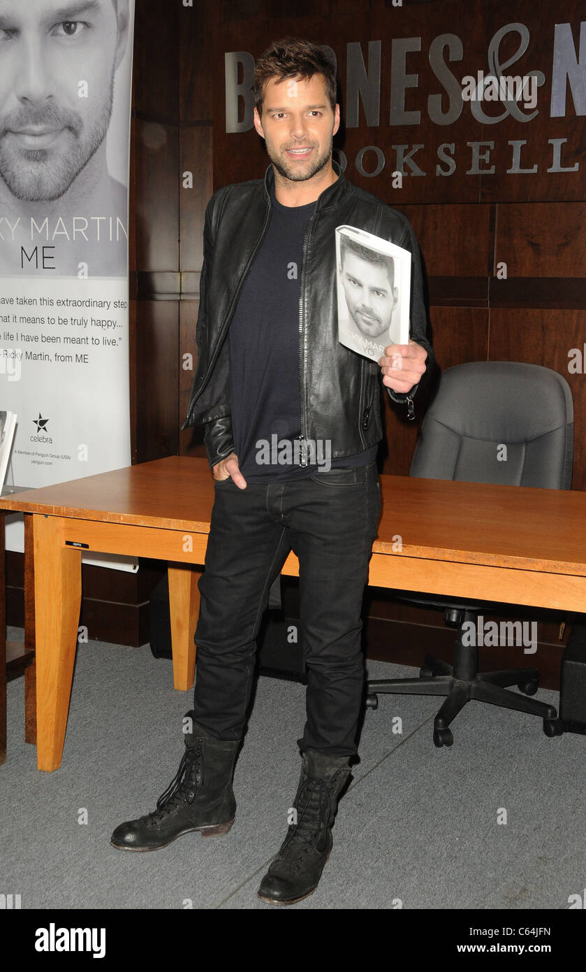 Ricky Martin at in-store appearance for Ricky Martin Book Signing for ...
