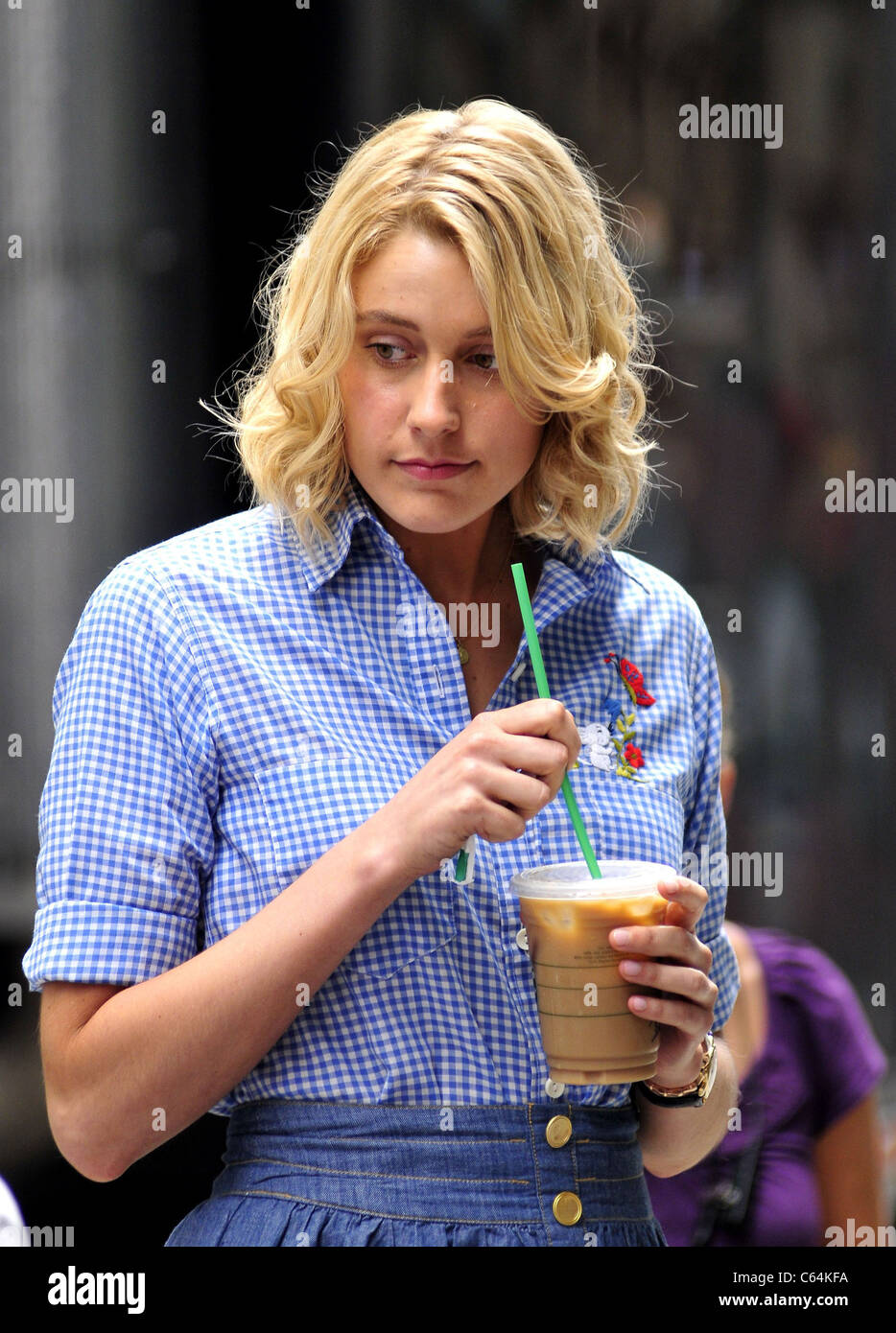 Greta Gerwig takes a break from filming of the movie 'Arthur' in New ...