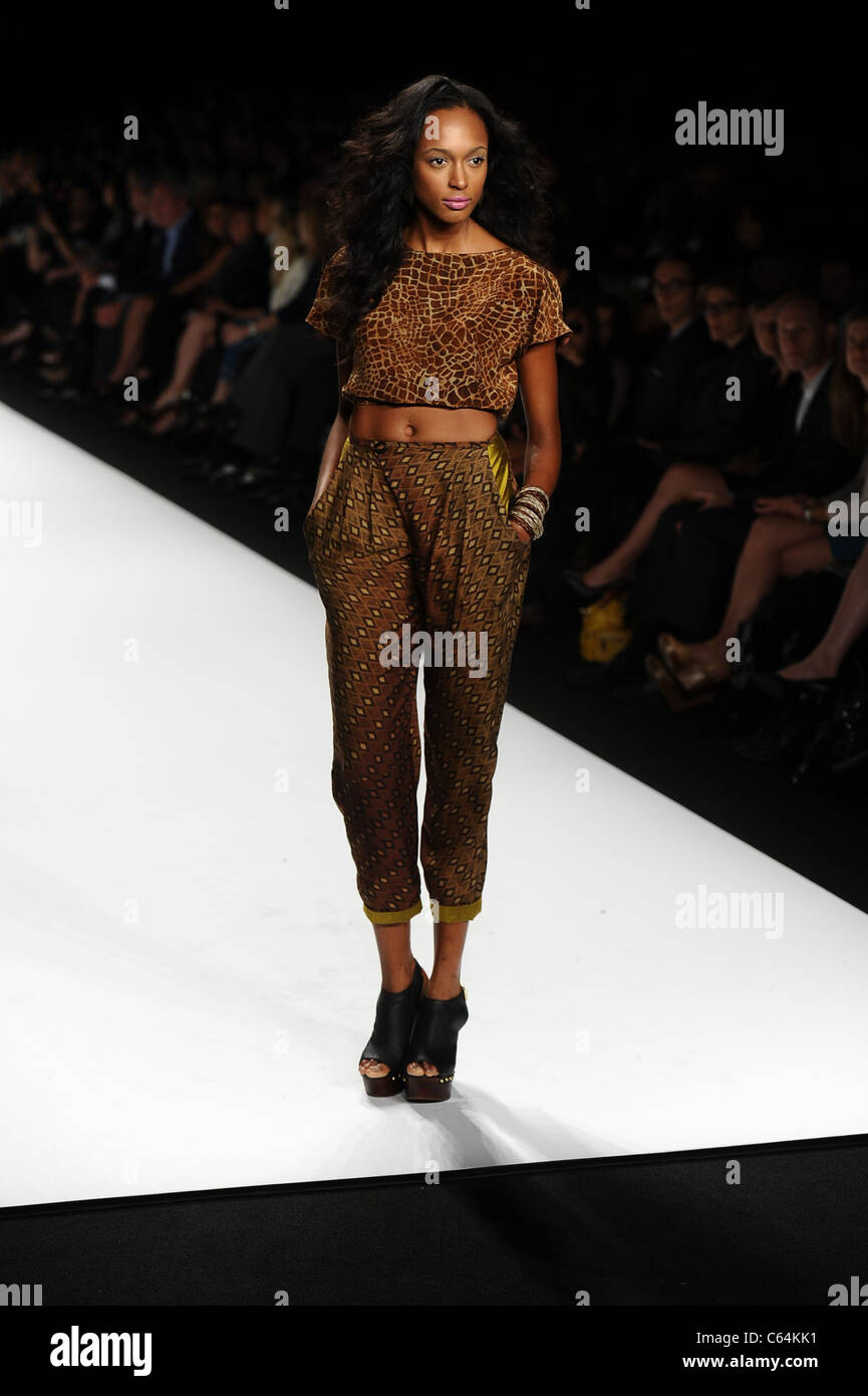 Gretchen Jones Fashion in attendance for PROJECT RUNWAY Season 8 Finale ...