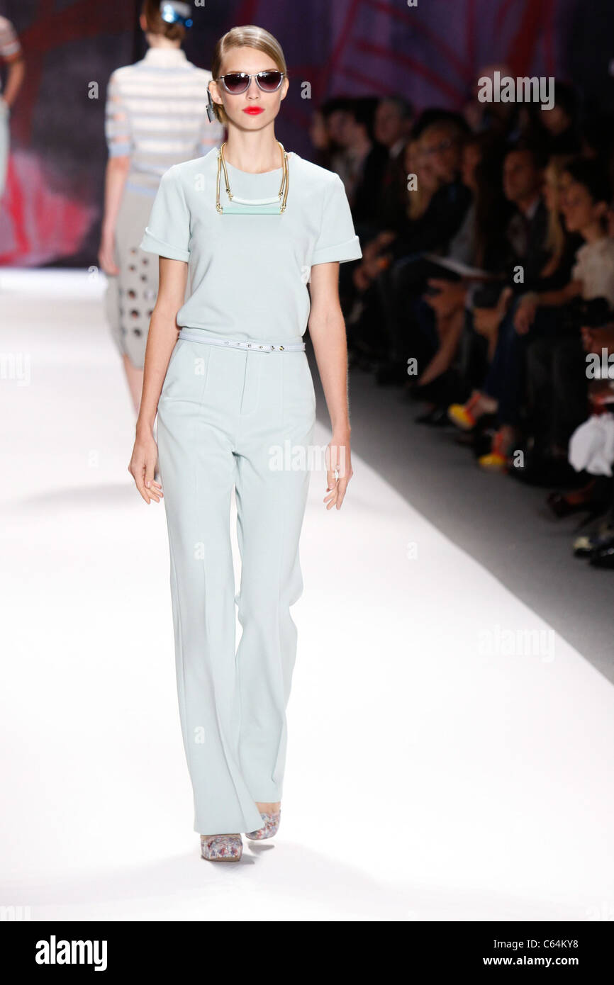 Runway Model on the runway for Cynthia Rowley Spring/Summer 2011 ...