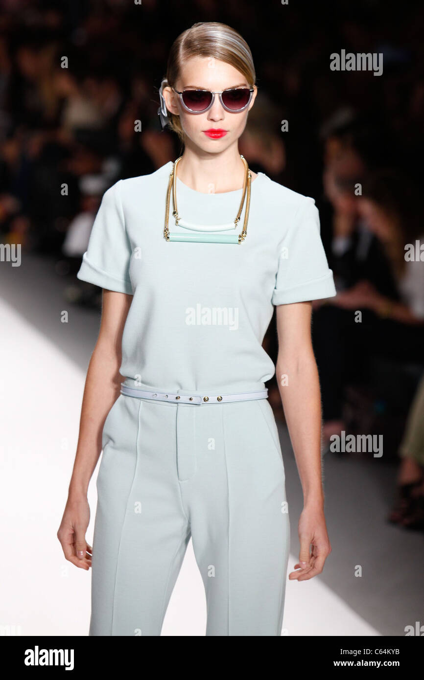 Runway Model on the runway for Cynthia Rowley Spring/Summer 2011 ...