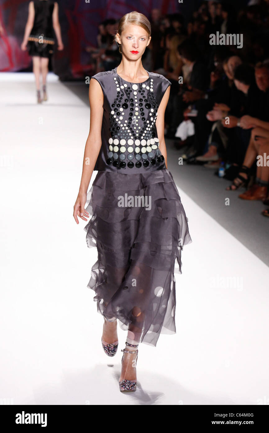 Runway Model on the runway for Cynthia Rowley Spring/Summer 2011 ...